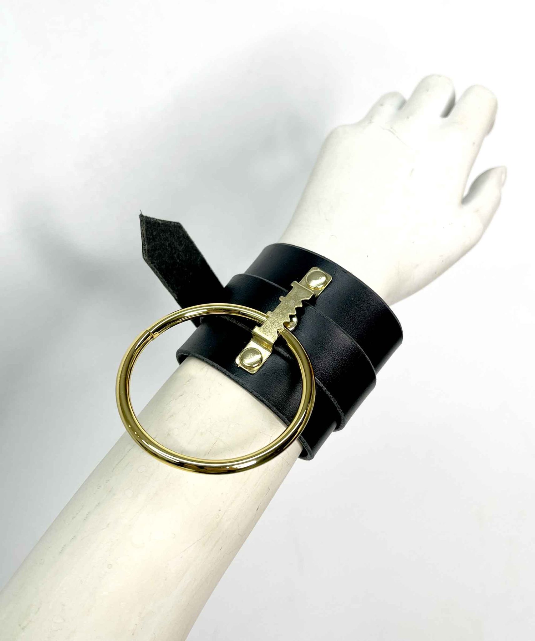 Gigi Classic Wide Leather Cuffs with O Ring | LoveLornLingerie
